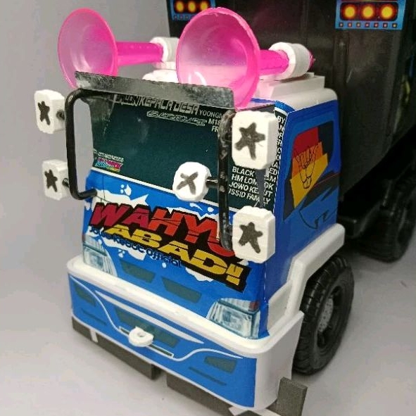 Jual Mainan Truk Modifikasi Wahyu Abadi Model Damtruk Pasir | Shopee ...