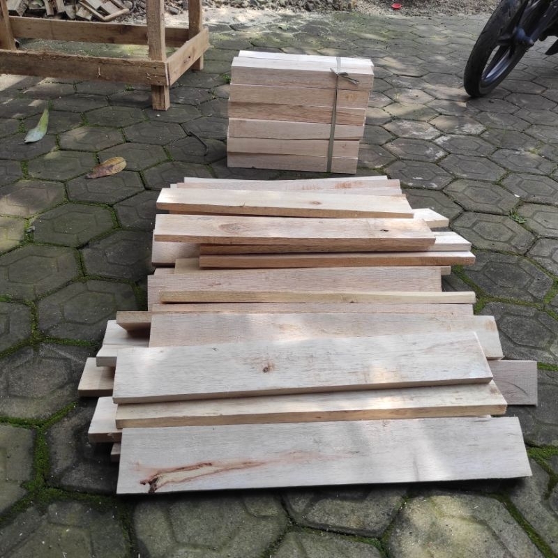 Jual Kayu Papan Sengon Albasia Halus Kering Ukuran Tebal 2cm Lebar 14cm ...