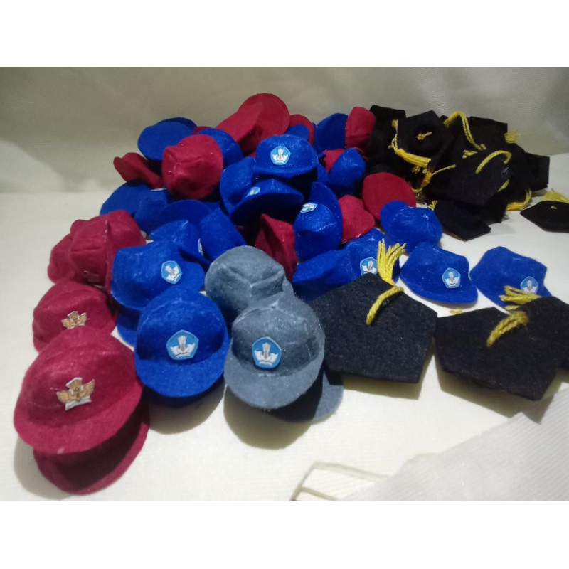 Jual topi sekolahan boneka kecil SD SMP SMA dan toga | Shopee Indonesia