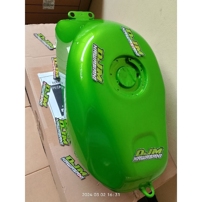 Jual Tangki Ninja 150 RR Hijau metalik Original kawasaki | Shopee Indonesia