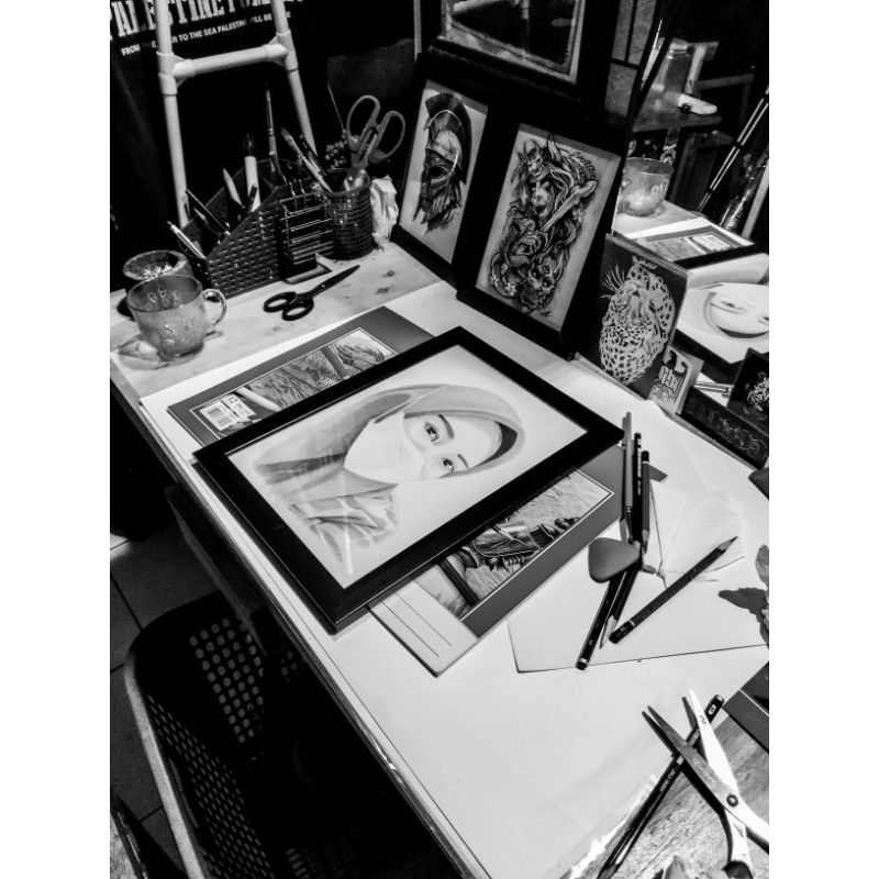 Jual KADO LUKISAN WAJAH PENSIL HITAM PUTIH / KADO ULANG TAHUN / HIASAN ...