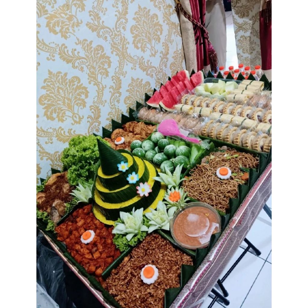 Jual Jual Tumpeng Nasi Kuning PREMIUM Larasha 10 porsi/Nasi Tumpeng ...