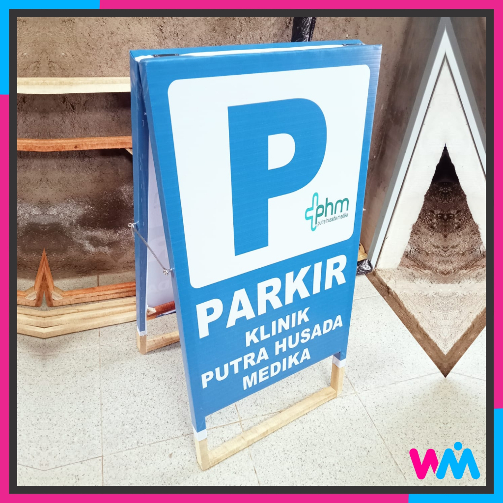 Jual Rambu Jalan Parkir Stand Banner Segitiga Kayu Lipat 50 x 100 cm ...