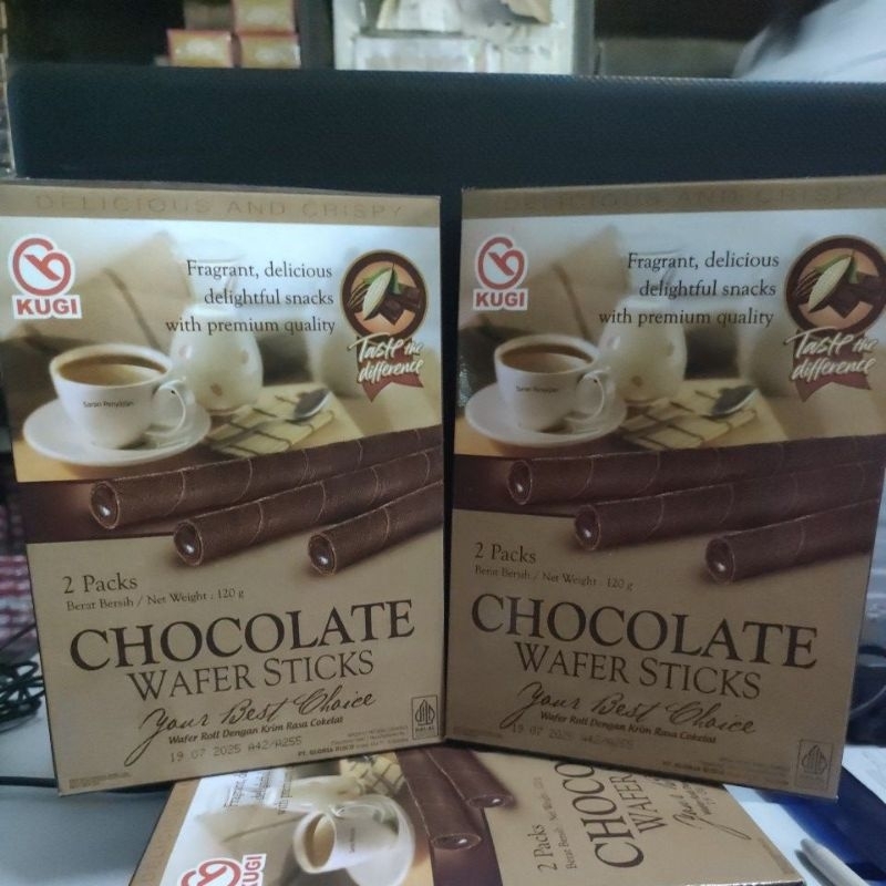 Jual KUGI CHOCOLATE WAFER STICKS 120GR KOTAK | Shopee Indonesia
