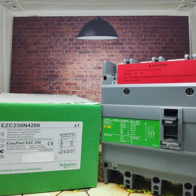 Jual MCCB / BREAKER SCHNEIDER EZC250N 4P 200A 25ka 4Pole EZC250N4200 ...