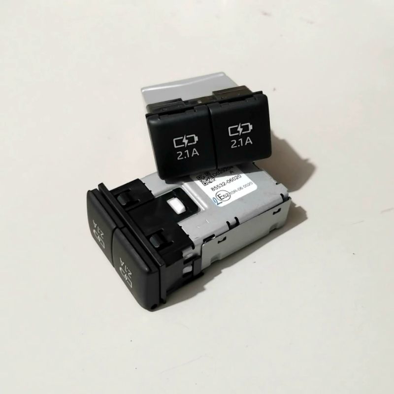 Jual switch socket charger usb toyota original (85532-06020) | Shopee ...