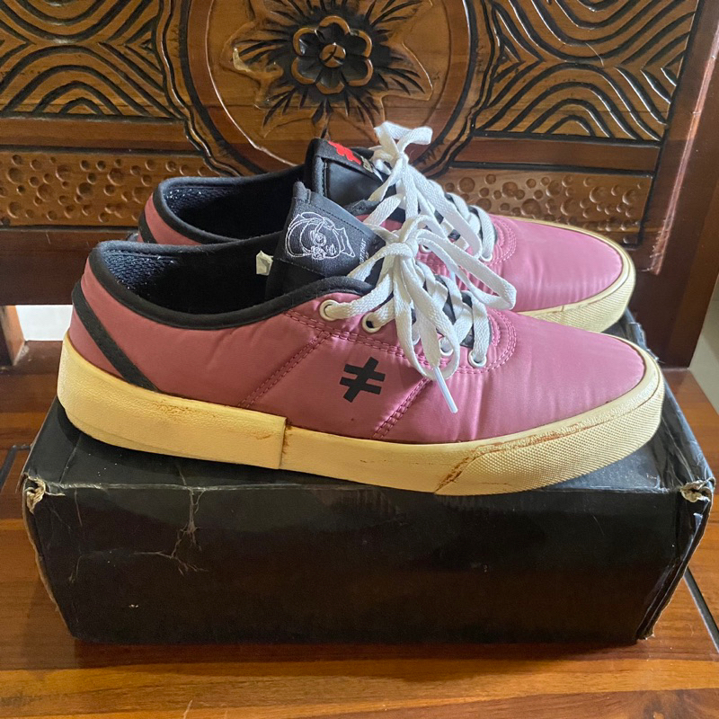 Jual Geoff Max x Dochi Sadega ETHAN PINK | Shopee Indonesia
