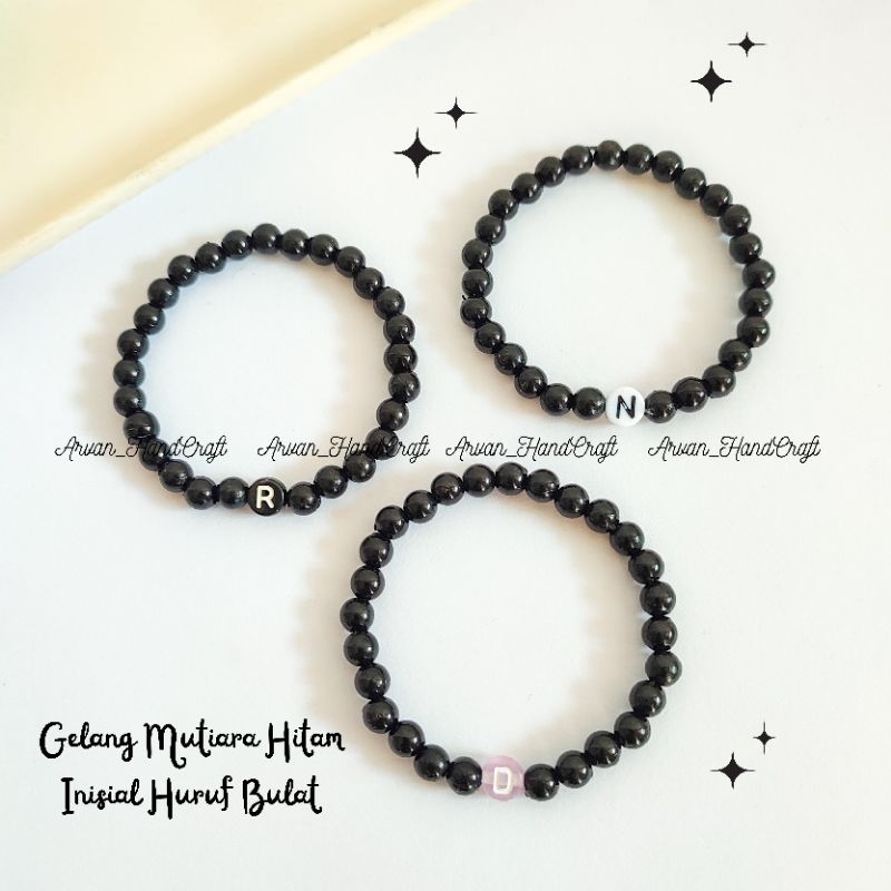 Jual Gelang Inisial Bulat Mutiara Hitam // Gelang Mutiara Hitam Inisial ...