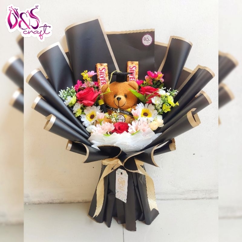 Jual bucket boneka teddy bear wisuda buket silverqueen bunga artificial ...