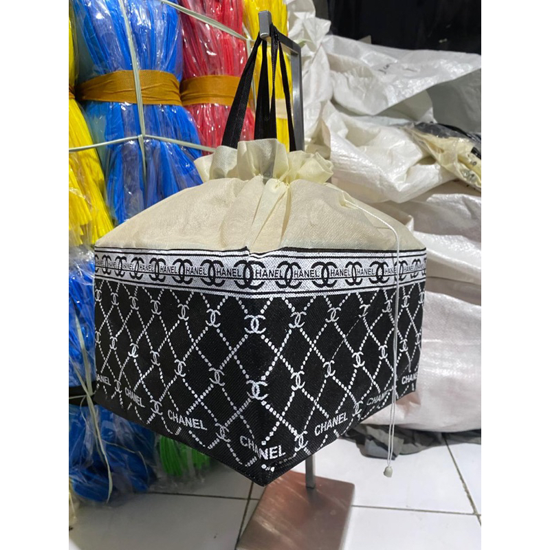 Jual (1 LUSIN = 12 PCS) TAS HAJATAN SERUT LV CHANNEL 22x22 TINGGI 30 CM ...
