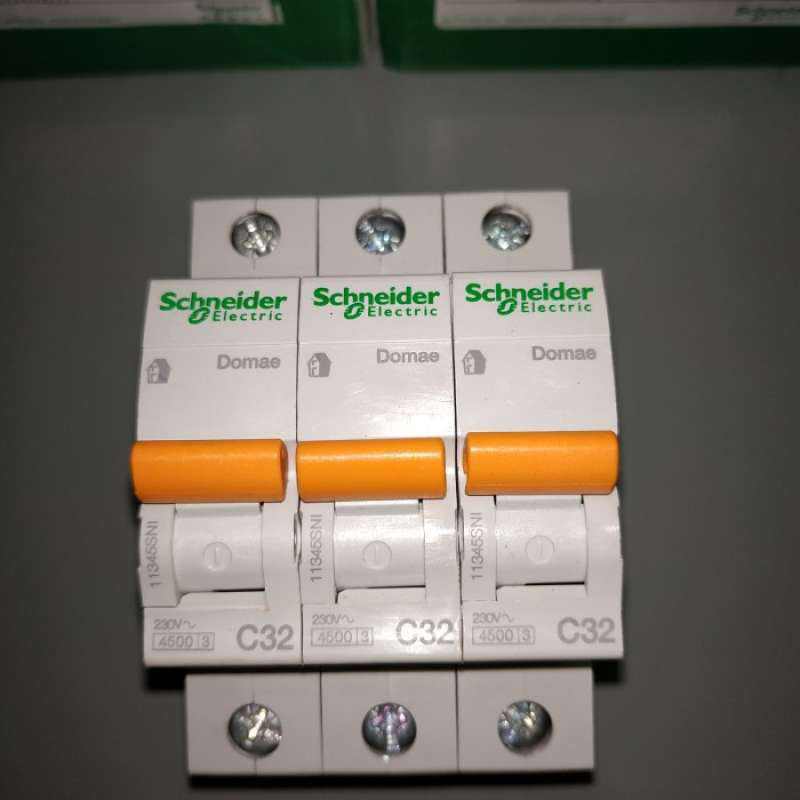 Jual MCB SCHNEIDER Domae 1P 32A 1 Phase 32 Amper & 25 Amper Original | Shopee Indonesia