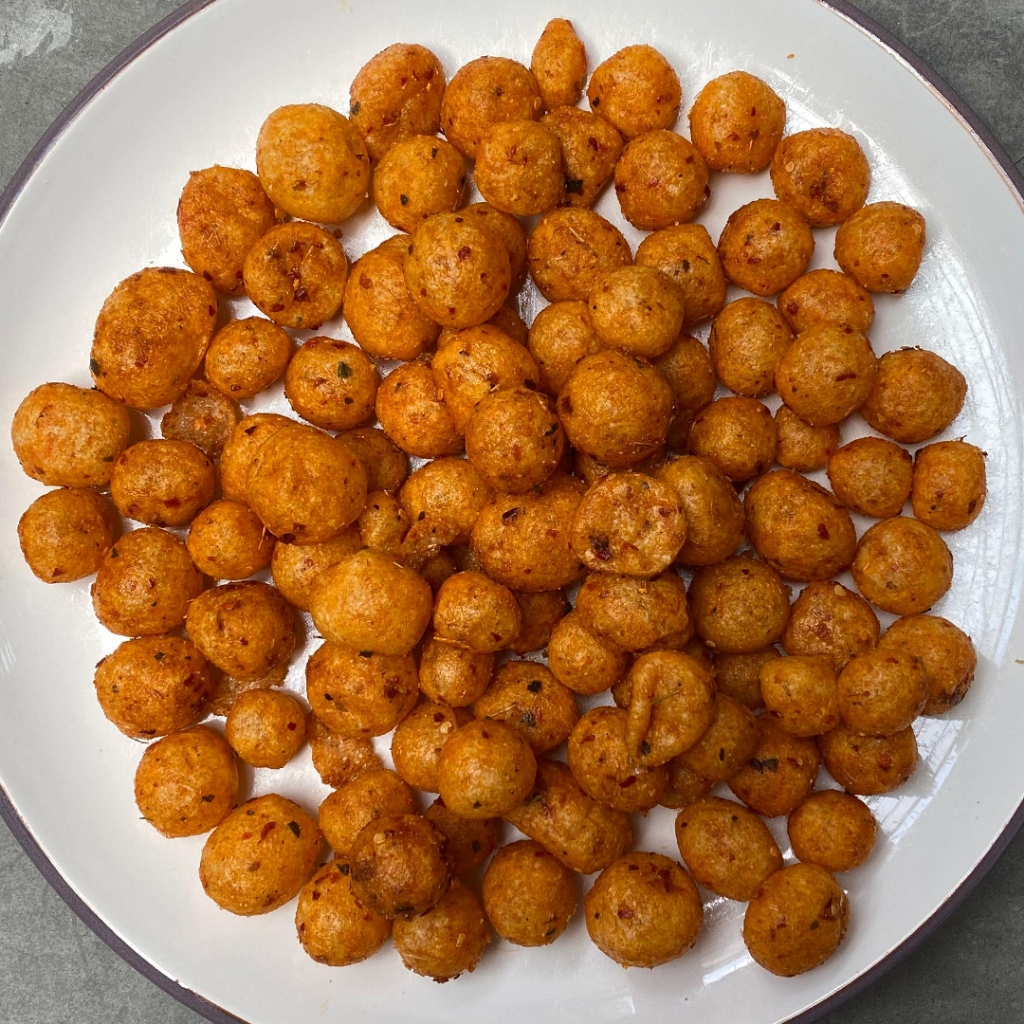 Jual Snack kiloan endog lewo khas garut pedas daun jeruk dan original ...