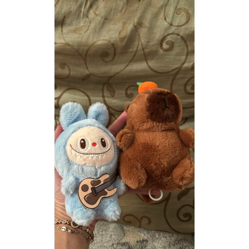 Jual Gantungan Kunci Boneka Capybara dan Labubu Gitar 1KG | Shopee ...