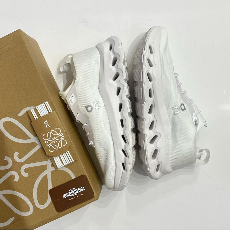 Jual Sepatu Running Loewe x On Running Cloudtilt All White | Shopee ...