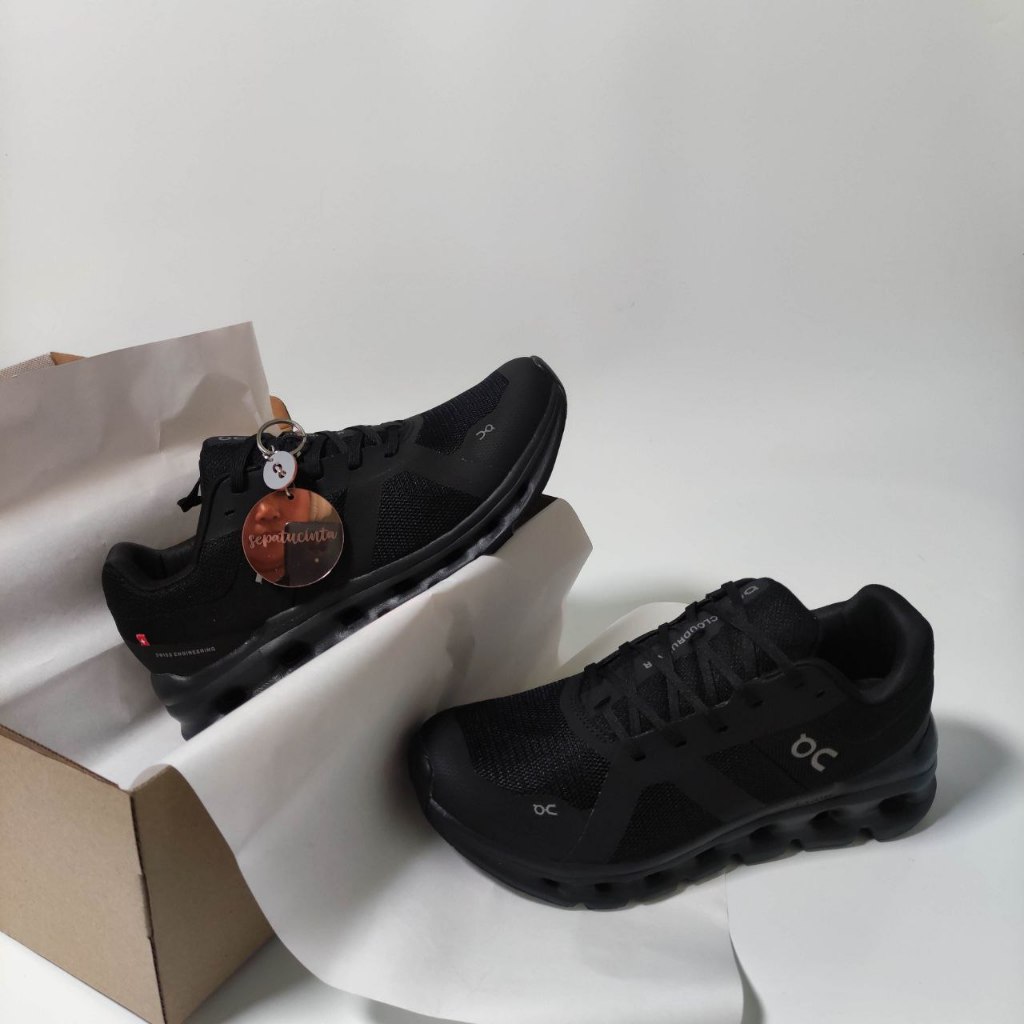 Jual Sepatu running road pria on cloud runner triple black | Shopee ...