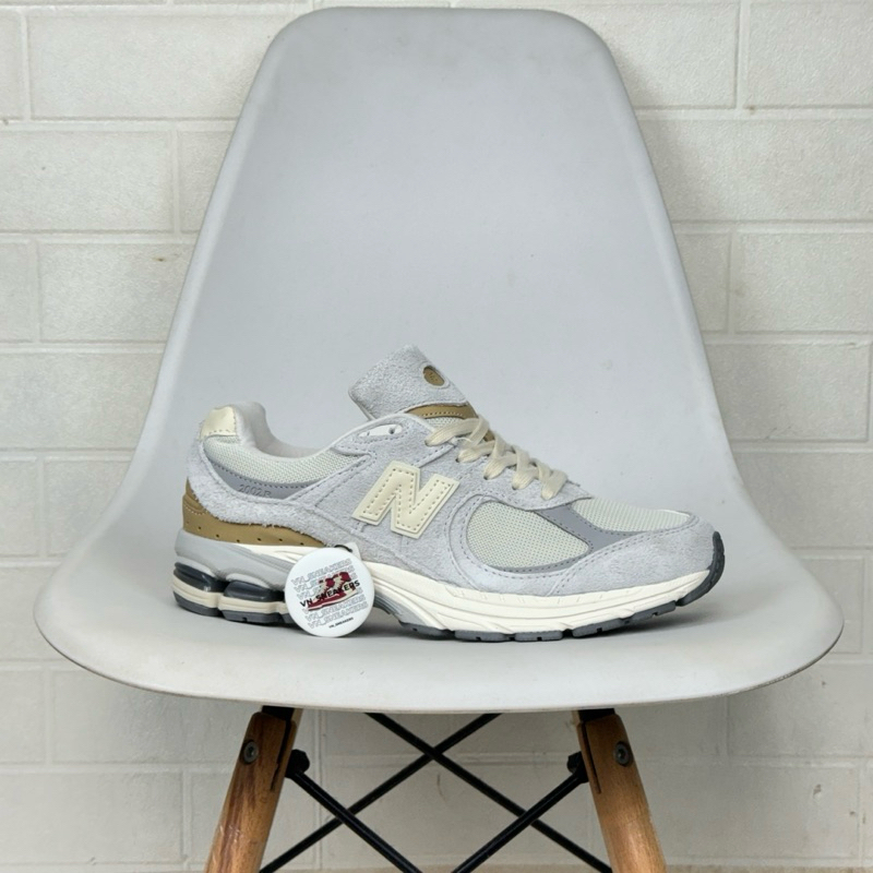 Jual Sepatu NB 2002r Rain Cloud Soft Grey | Shopee Indonesia