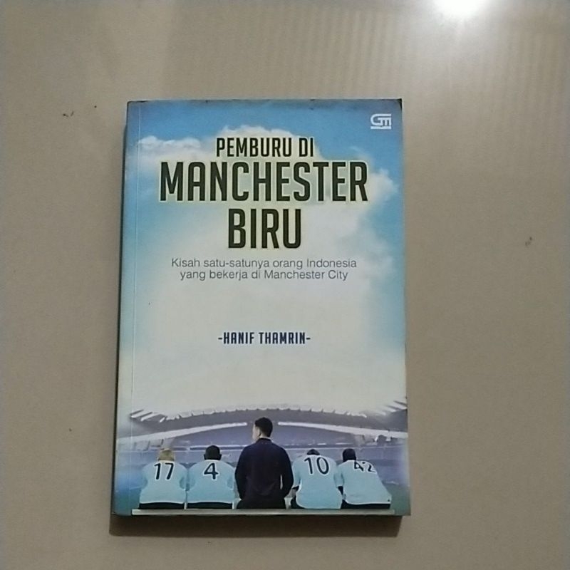 Jual Buku Kisah Inspiratif, Pemburu di MANCHESTER BIRU Kisah Satu ...