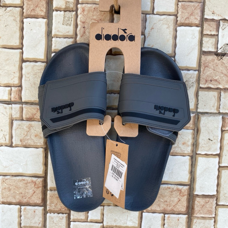 Jual 𝐒𝐀𝐍𝐃𝐀𝐋 𝐃𝐈𝐀𝐃𝐎𝐑𝐀 𝐎𝐑𝐈𝐆𝐈𝐍𝐀𝐋 | Shopee Indonesia