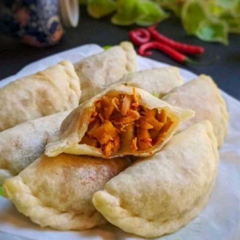 Jual Cireng isi ayam suwir pedas, sosis, usus, ori (mentah ( isi 50 pcs ...