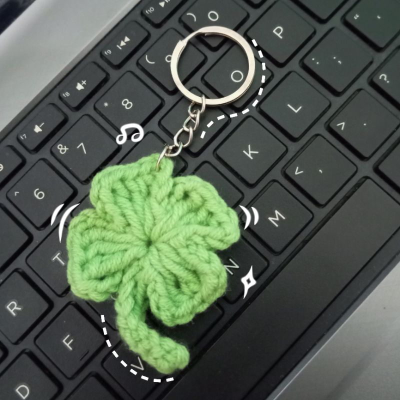 Jual clover rajut keychain gantungan kunci aesthetic | Shopee Indonesia