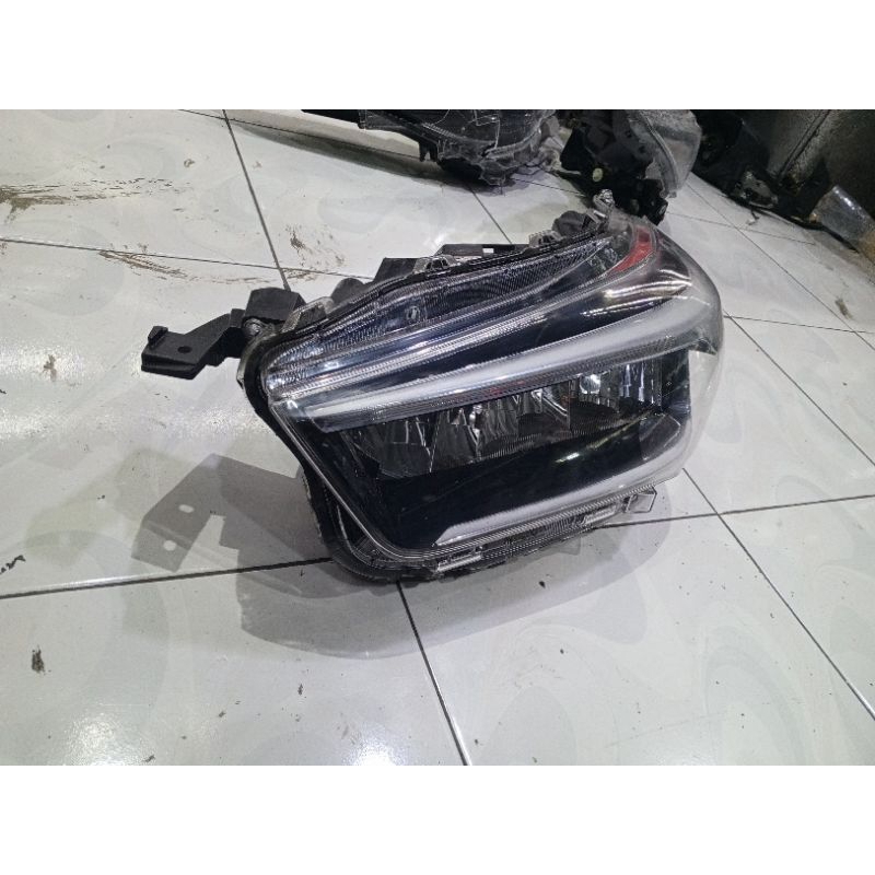 Jual headlamp lampu depan Toyota raize original. headlamp raize ...