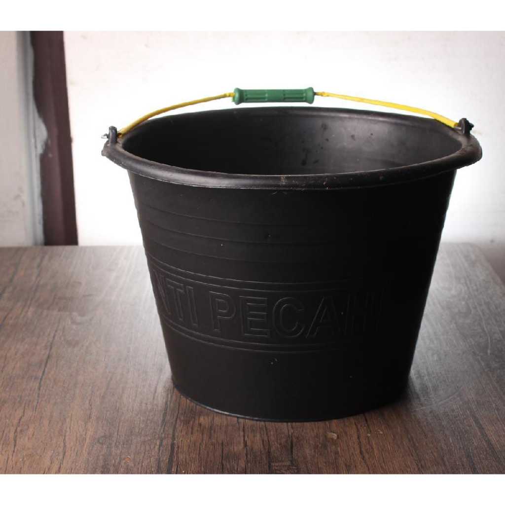 Jual Ember Air Plastik Hitam 18 EMBER COR SEMEN 18 | Shopee Indonesia