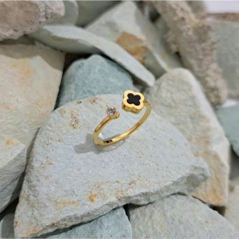 Jual cincin clover mata satu titanium wanita | Shopee Indonesia
