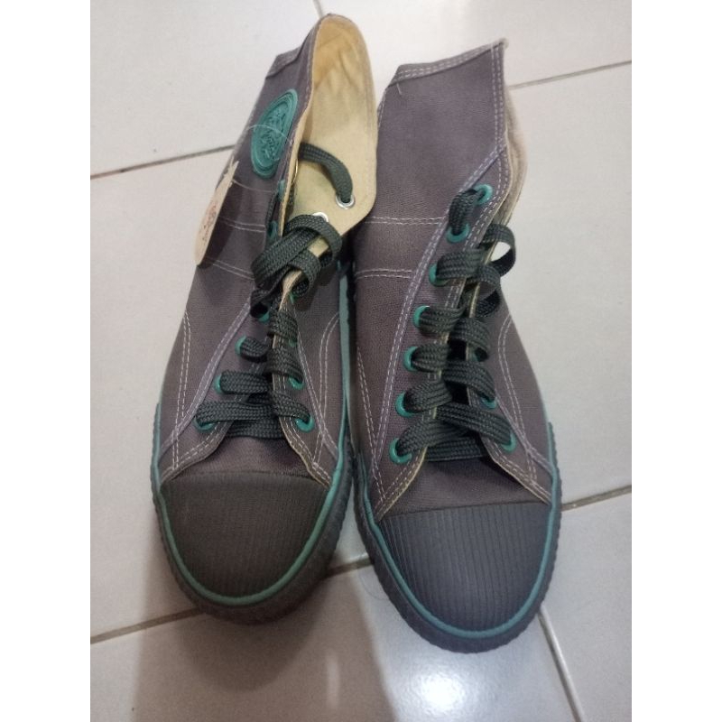 Jual Sepatu Warrior classic hi grey Abu Sz43 new | Shopee Indonesia