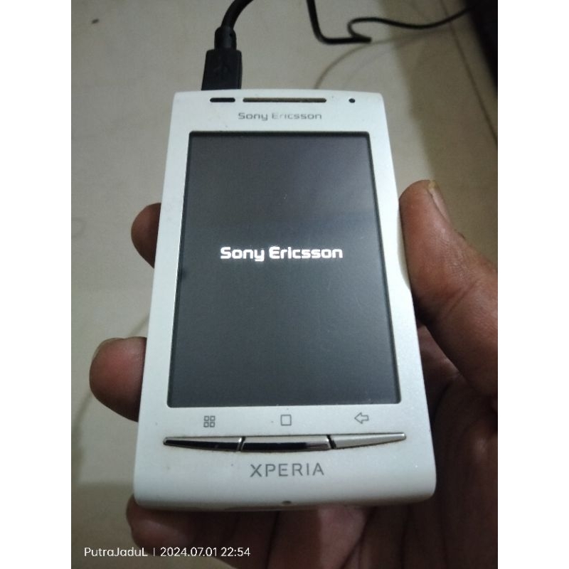 Jual Sony Ericsson Xperia E15 i Bahan Nyala Original Mulus Jadul Langka Unik Imut Speaker Bass ...
