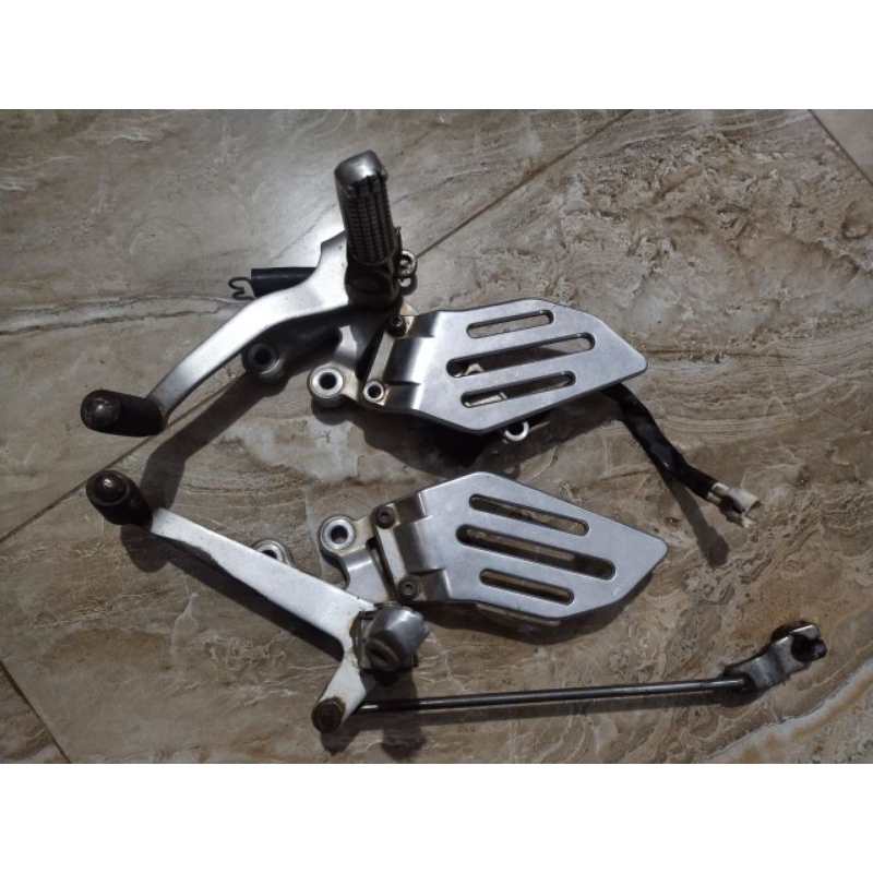 Jual Postep / Footstep / Step Depan R15V2 Old Original Copotan | Shopee ...