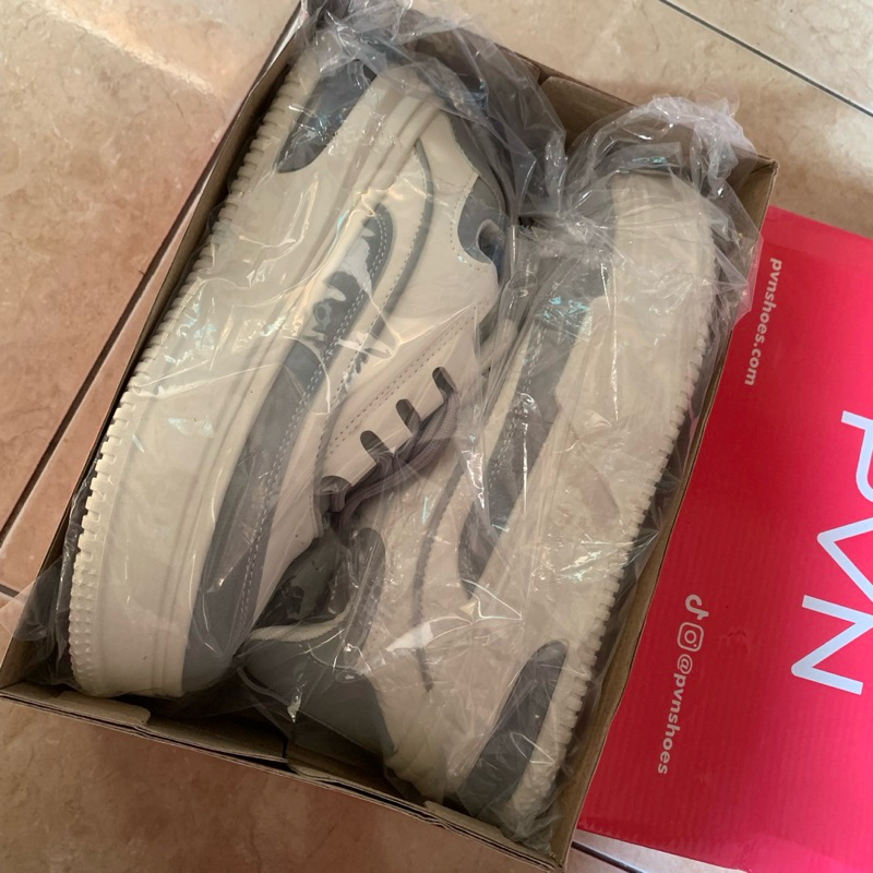 Jual NEW SNEAKERS SEPATU PVN JENO ABU SIZE 41 TINGGI 5cm | Shopee Indonesia