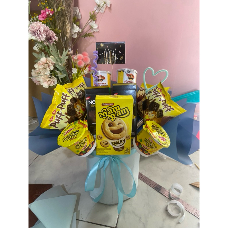 Jual Bloom box snack/bucket snack | Shopee Indonesia