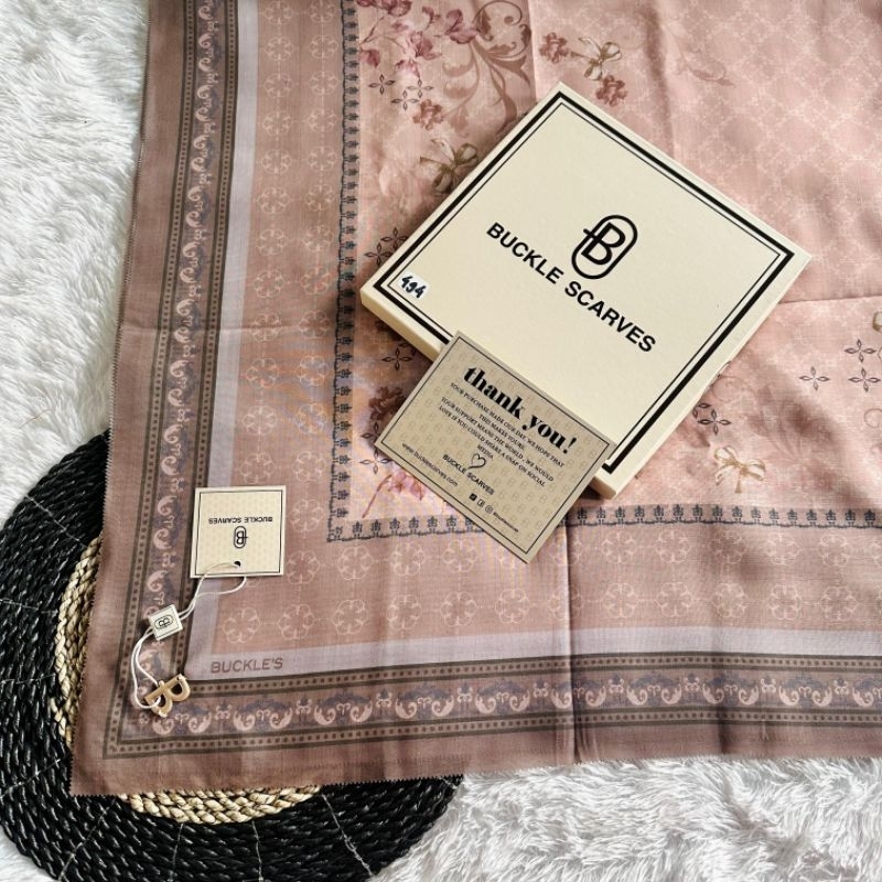 Jual NAGIH OOTD HIJAB AZARA BUCKLE SCARVES PREMIUM MOTIF SEGI EMPAT ...
