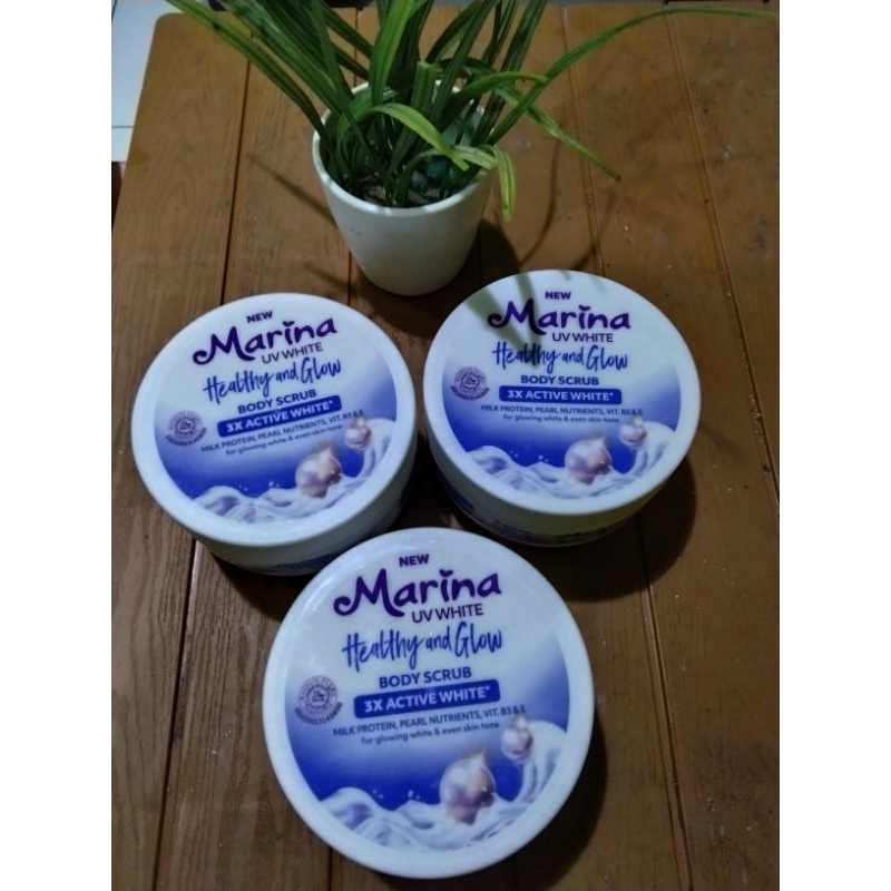 Jual New Marina UV white healthy and glow body scrub 3x active white ...