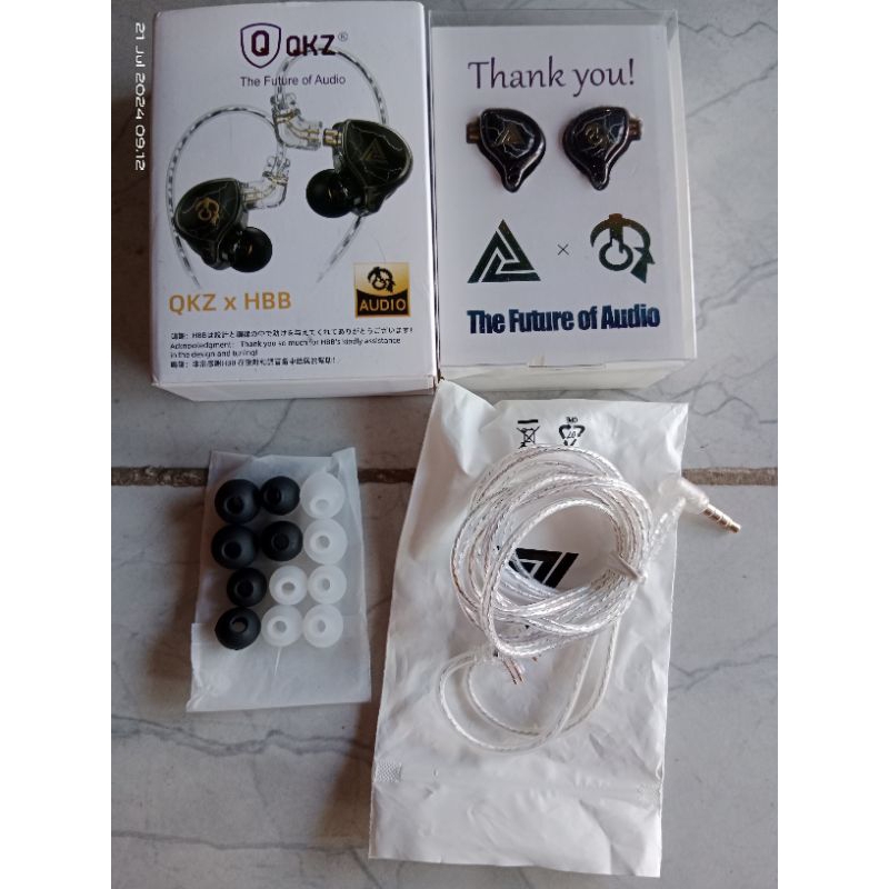 Jual QKZ x HBB Flagship IEM Titanium Coated with mic | Shopee Indonesia