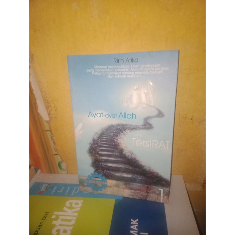 Jual BUKU ASLI AYAT AYAT YANG TERSIRAT RIRIN ATIKA | Shopee Indonesia