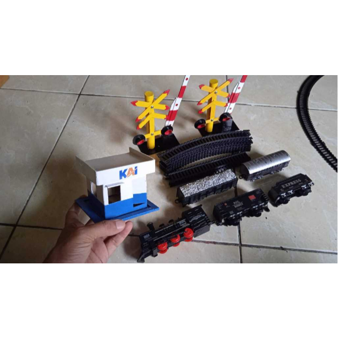 Jual BARU mainan miniatur Kereta api indonesia Paket Mainan edukasi ...
