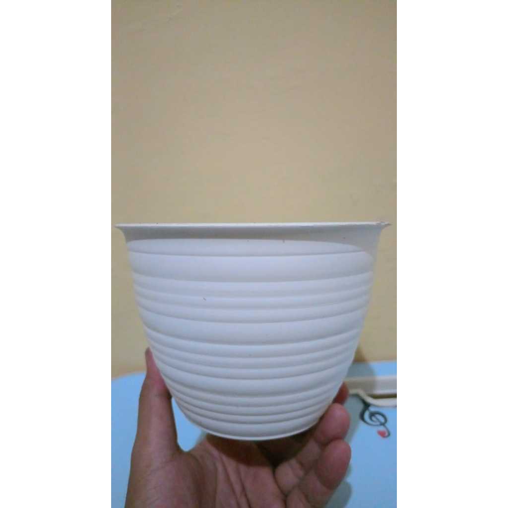 Jual Pot Tanaman Guci 15 Warna Putih Model Tawon | Shopee Indonesia