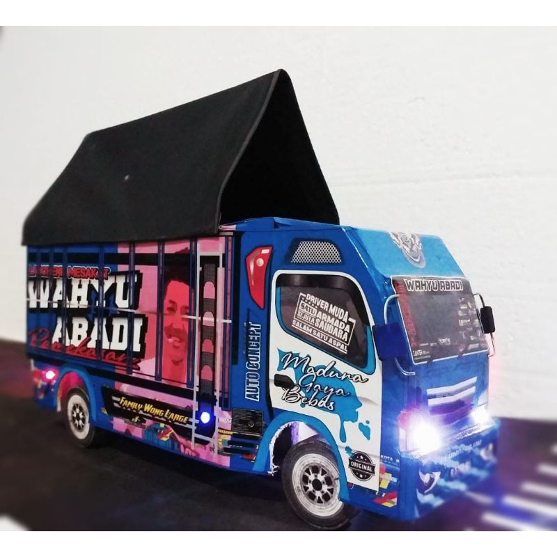 Jual miniatur truk oleng trek full lampu giga | Shopee Indonesia