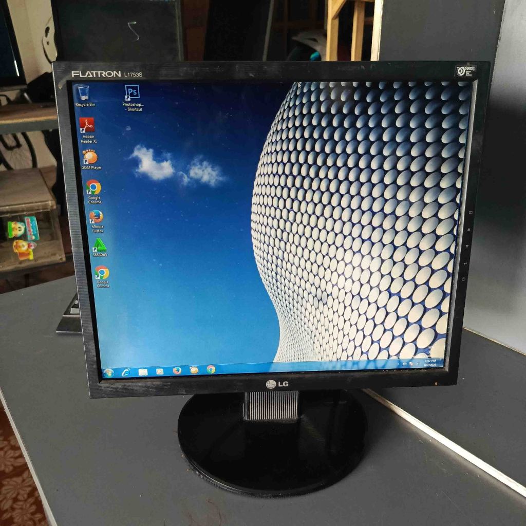 Jual Monitor Lcd Merk LG Ukuran Layar 17 Square Kondisi Normal | Shopee ...