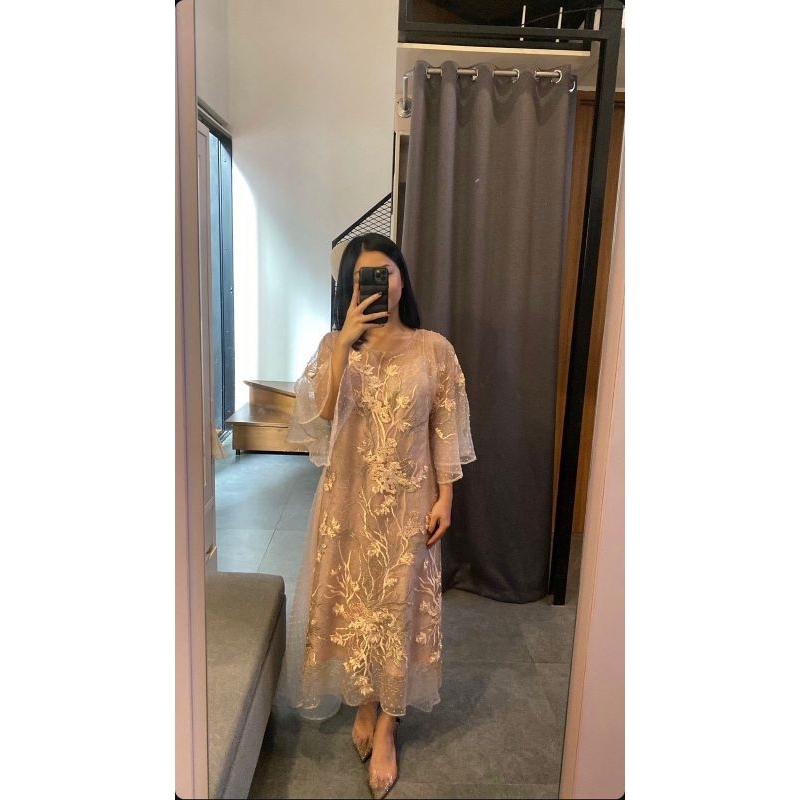 Jual touch up atelier dress for rent (HARGA SUDAH TERMASUK DEPOSIT ...