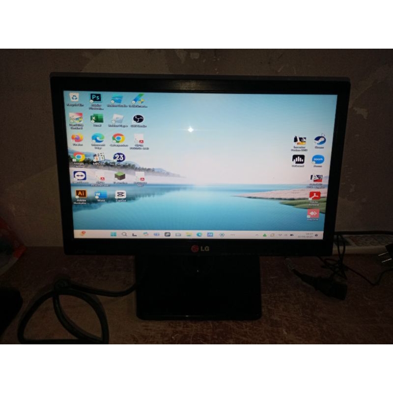 Jual Monitor LED LG 16 inch wide screen minus white spot setitik ...