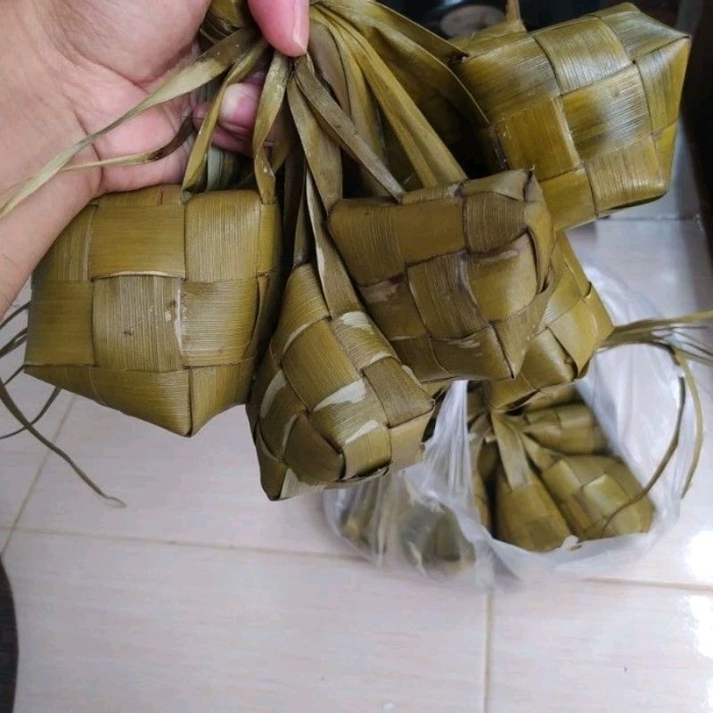 Jual Ketupat matang perikat 10pcs | Shopee Indonesia