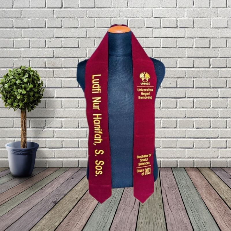 Jual Selendang Wisuda Request Nama Gelar Bordir Model Leher Kain ...