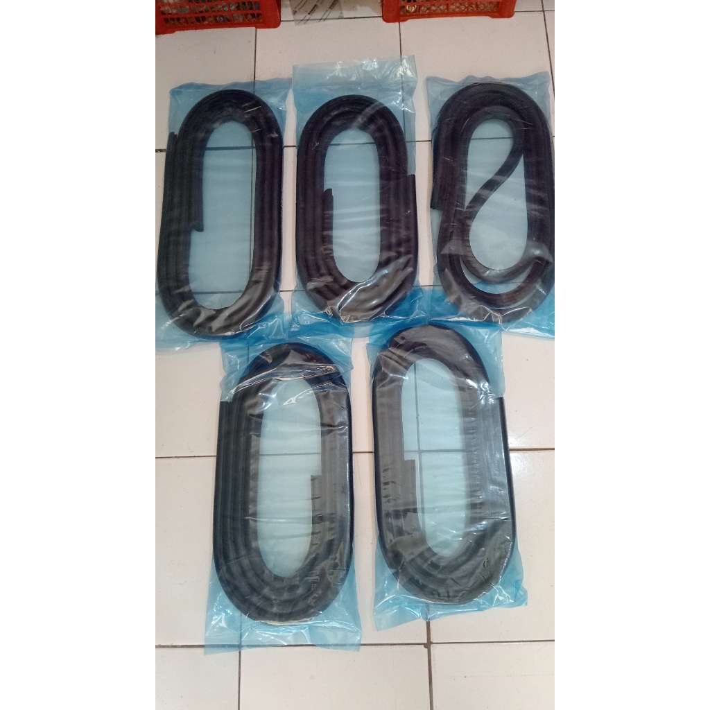 Jual KARET BALON PEREDAM PINTU MOBIL RUSH TERIOS ORIGINAL | Shopee ...
