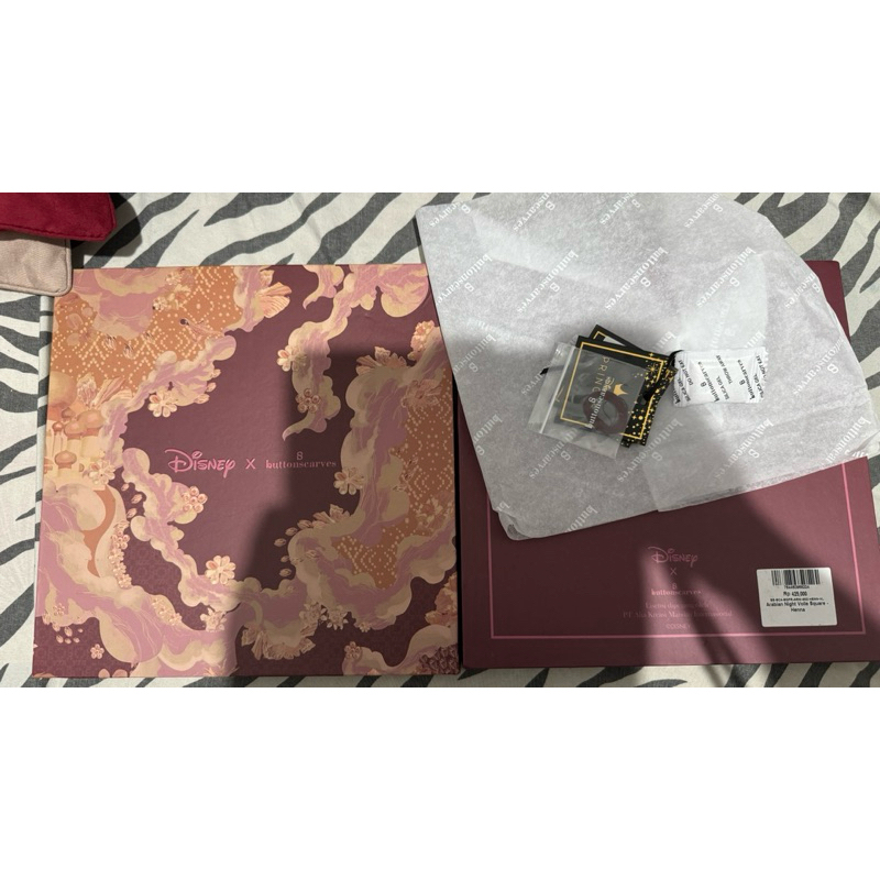 Jual BOX BUTTONSCARVES ORIGINAL PRELOVED SECOND BOX ONLY | Shopee Indonesia