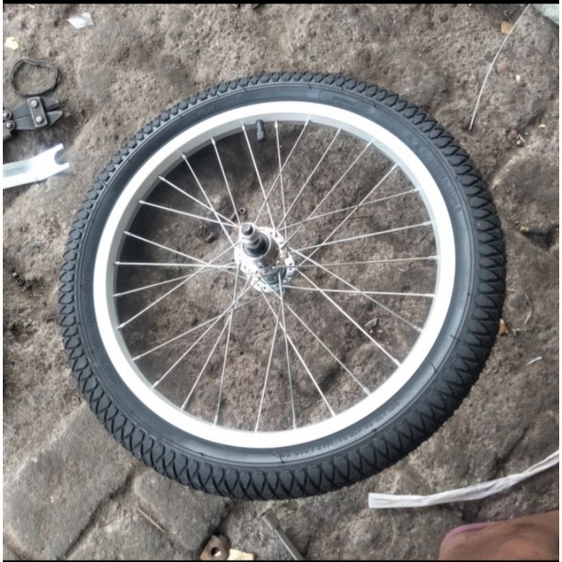 Jual Velg sepeda ukuran 16 inc bagian belakang lengkap dengan ban luar ...