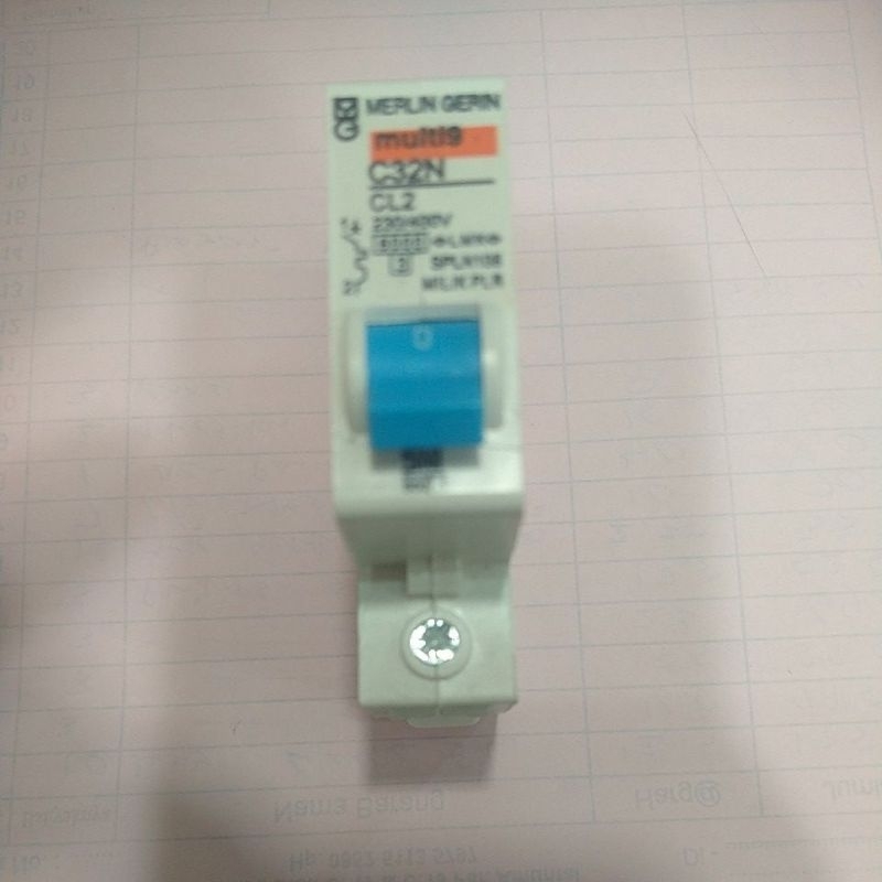 Jual MCB Merlin Gerin 2A, 4A, 6A, 10A, 16A, 32A, 40A | Shopee Indonesia