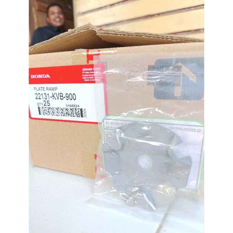 Jual 22131-KVB-900 PLATE RAMP PLAT TUTUP RUMAH ROLLER HONDA BEAT VARIO ...