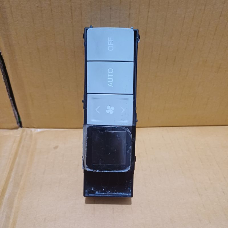 Jual Saklar AC Lampu Tengah Plafon Innova Reborn V 84010-0K040 Asli ...